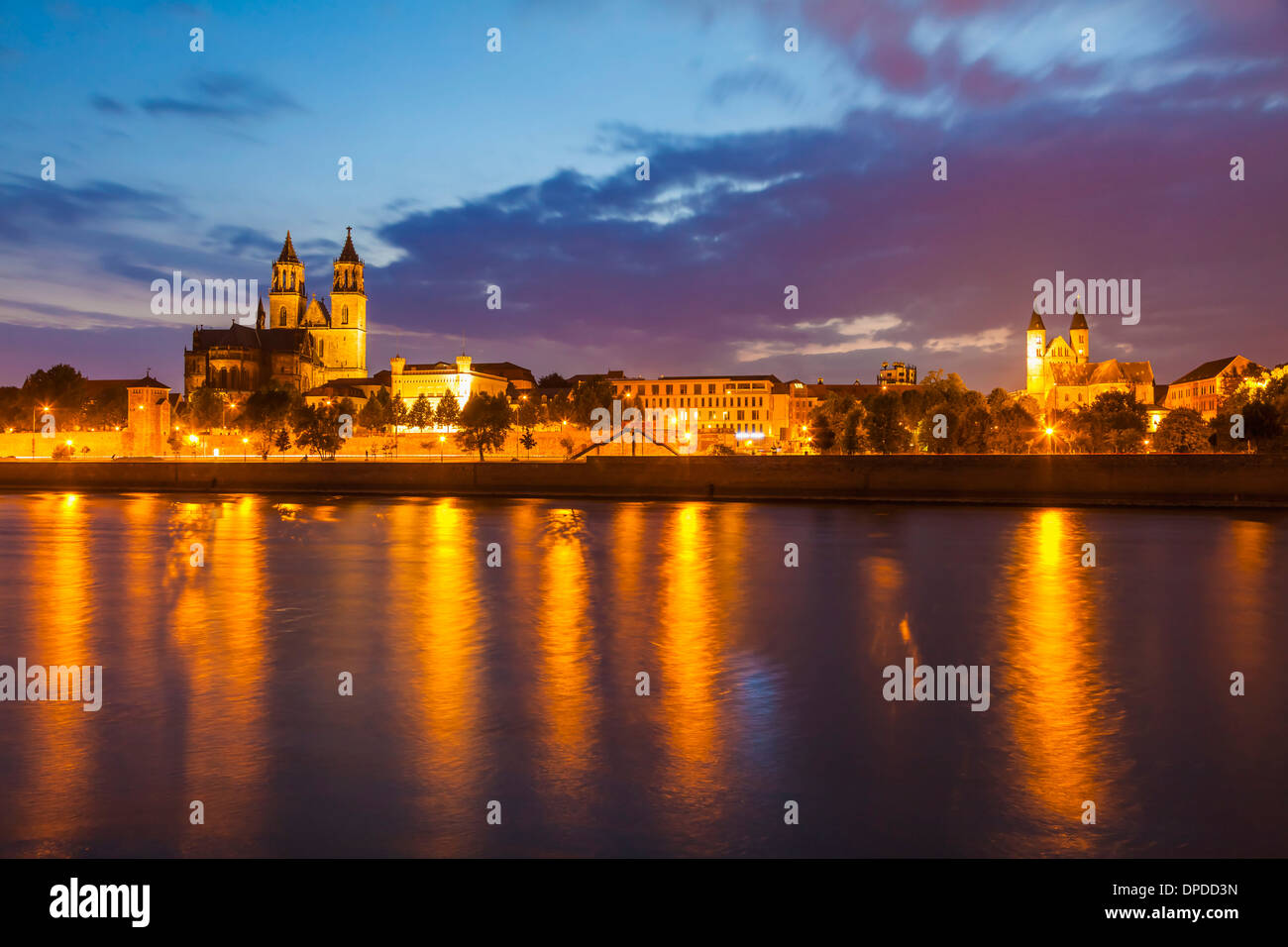 Germania, Sassonia-Anhalt, Magdeburgo, Paesaggio con fiume Elba, il ...