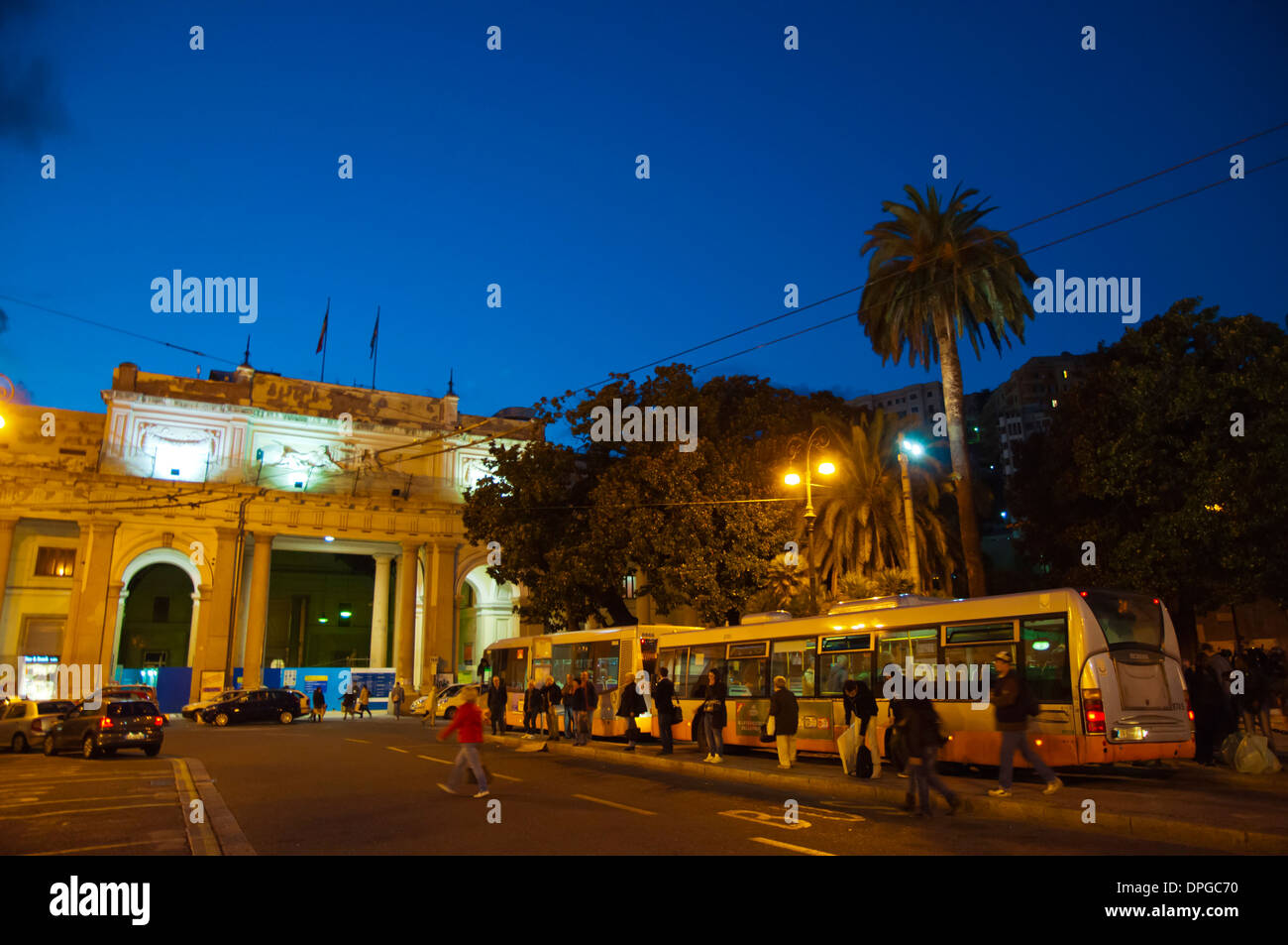 Stazione ferroviaria di genova piazza principe immagini e fotografie ...