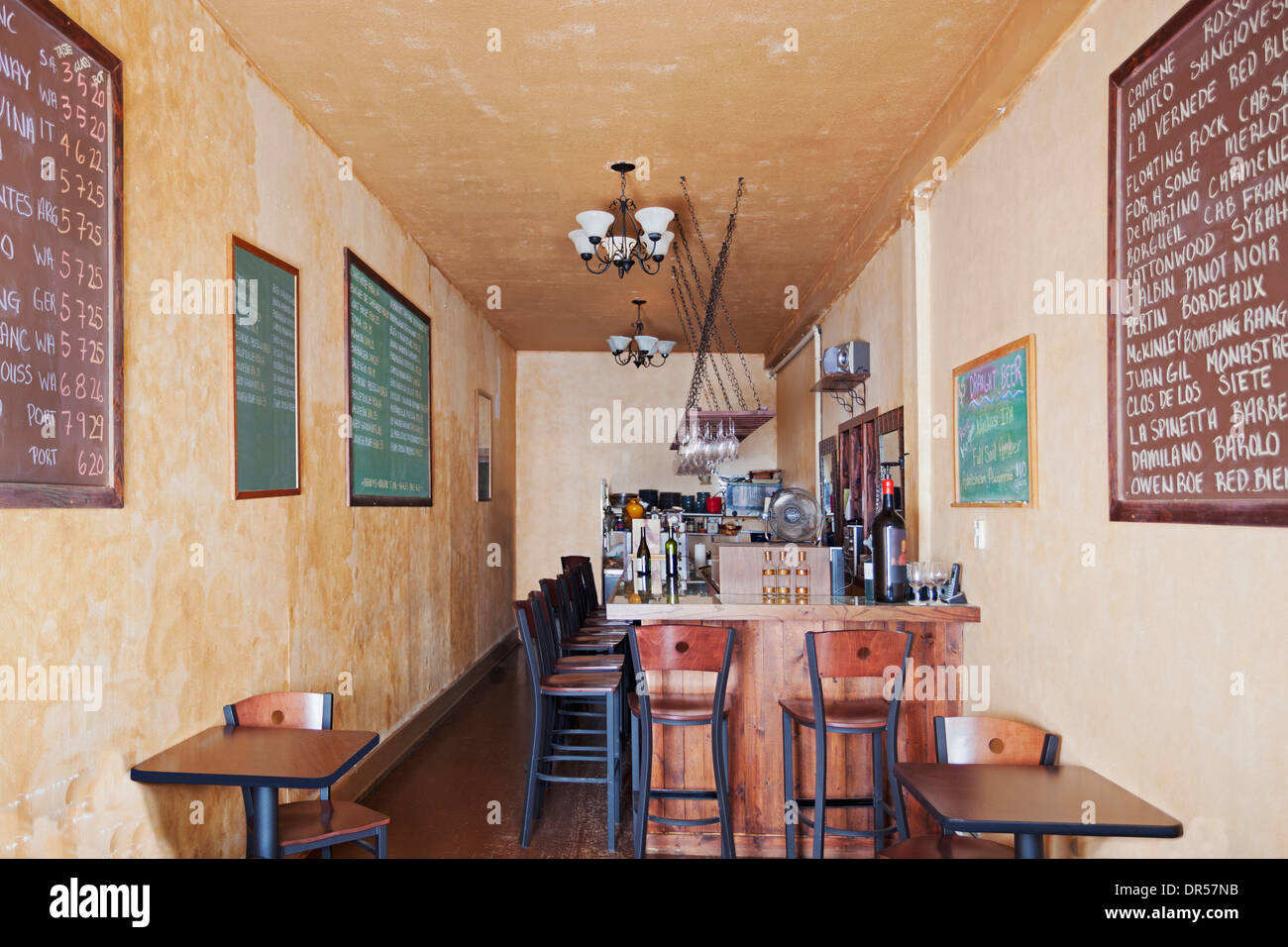 Pareti della barra immagini e fotografie stock ad alta risoluzione - Alamy