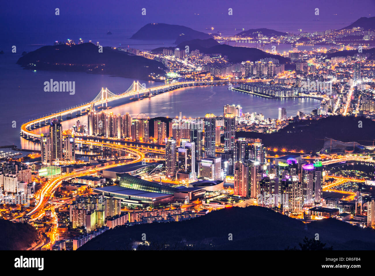 Busan, Corea del Sud vista aerea di notte Foto & Immagine Stock ...