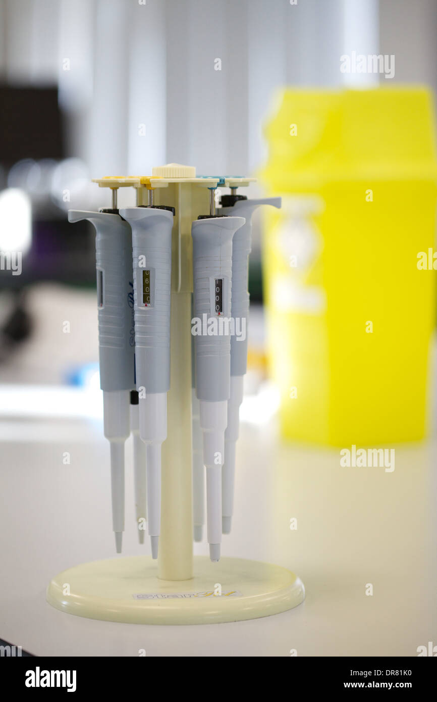 Pipette da laboratorio immagini e fotografie stock ad alta risoluzione ...