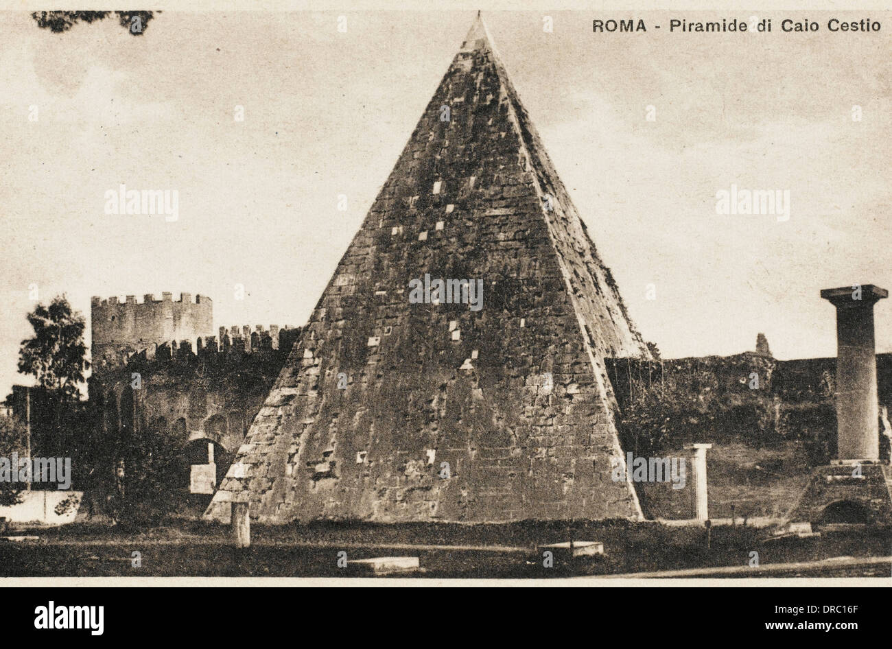 Piramide roma immagini e fotografie stock ad alta risoluzione - Alamy
