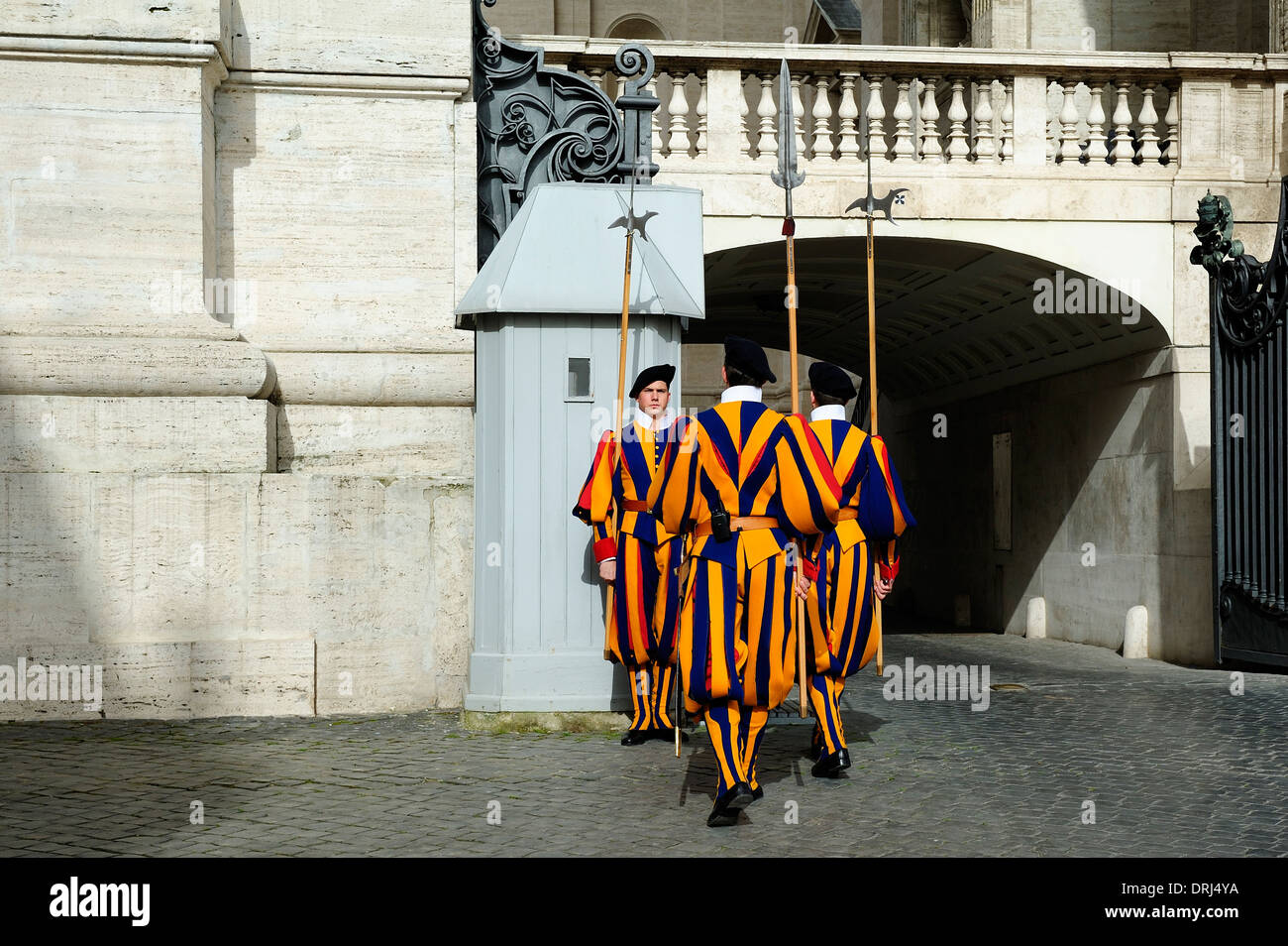 Guardie svizzere vaticano immagini e fotografie stock ad alta ...