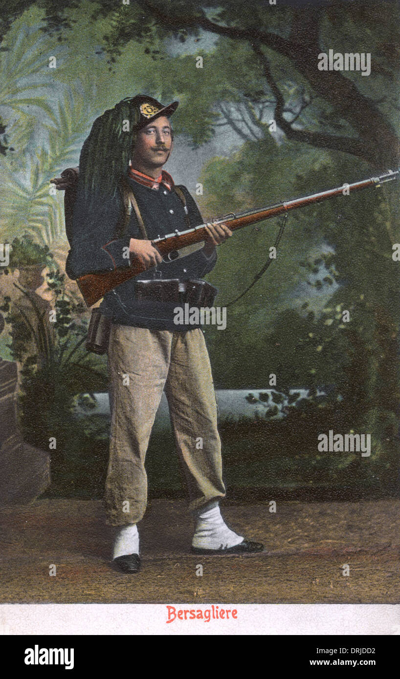 Bersaglieri italian army italy uniform immagini e fotografie stock ad alta risoluzione - Alamy