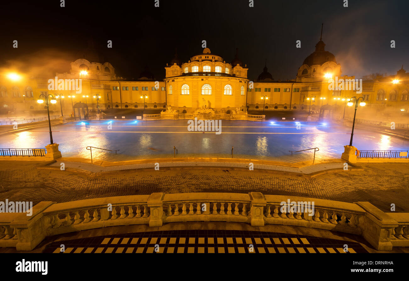 Szechenyi Spa bath, Budapest, Ungheria. Bagno termale di Széchenyi è il ...