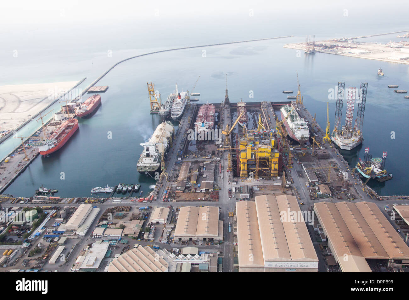 Foto aerea di Dubai negli Emirati Arabi Uniti. Port Rashid il porto ...