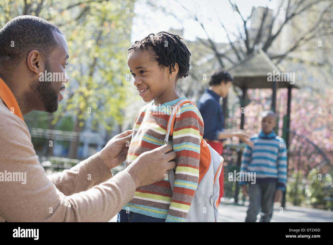 Due ragazzi e madre immagini e fotografie stock ad alta risoluzione - Alamy