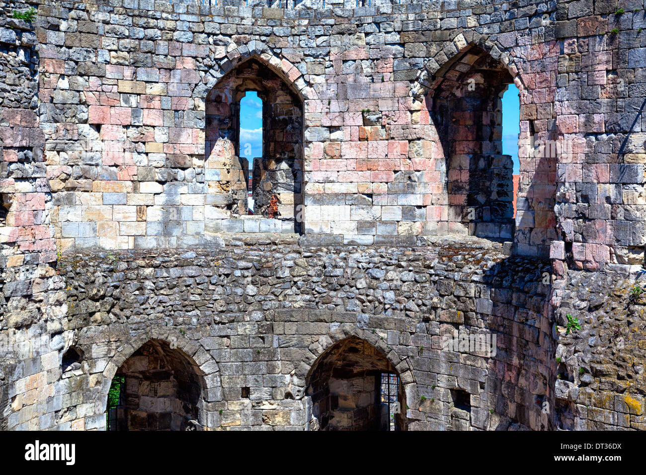 Parte delle antiche fortificazioni del castello immagini e fotografie ...