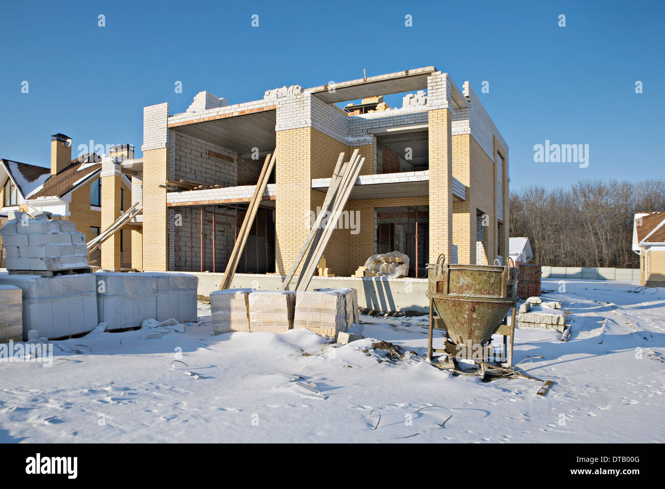 Costruzione di edifici incompleta immagini e fotografie stock ad alta ...