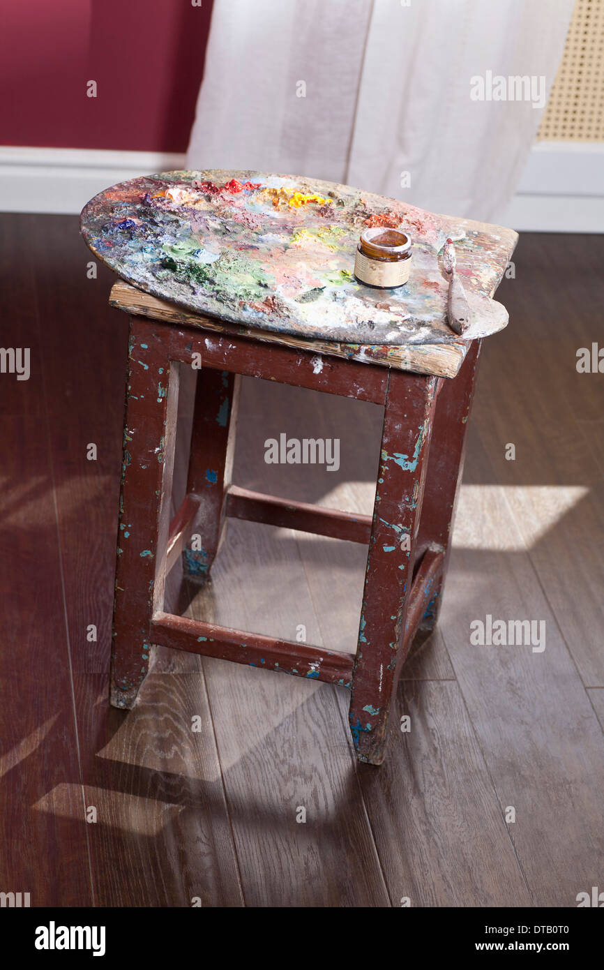 Close stool immagini e fotografie stock ad alta risoluzione - Alamy