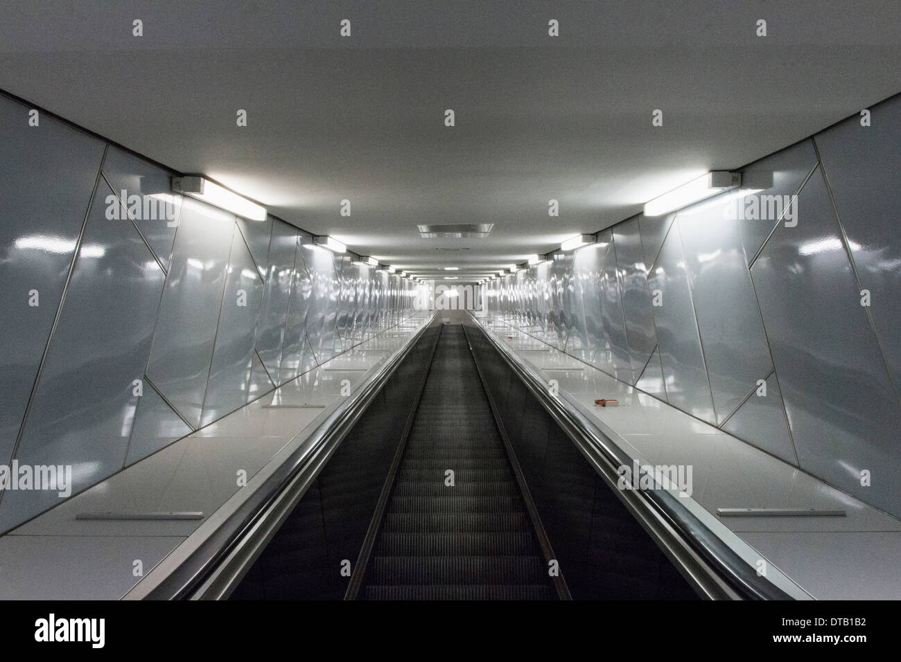 Scala mobile orizzontale immagini e fotografie stock ad alta ...