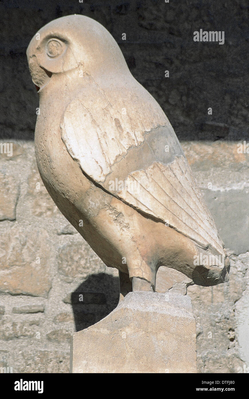 Arte greche. Statua del gufo. La città simbolo di Atene. Museo dell ...