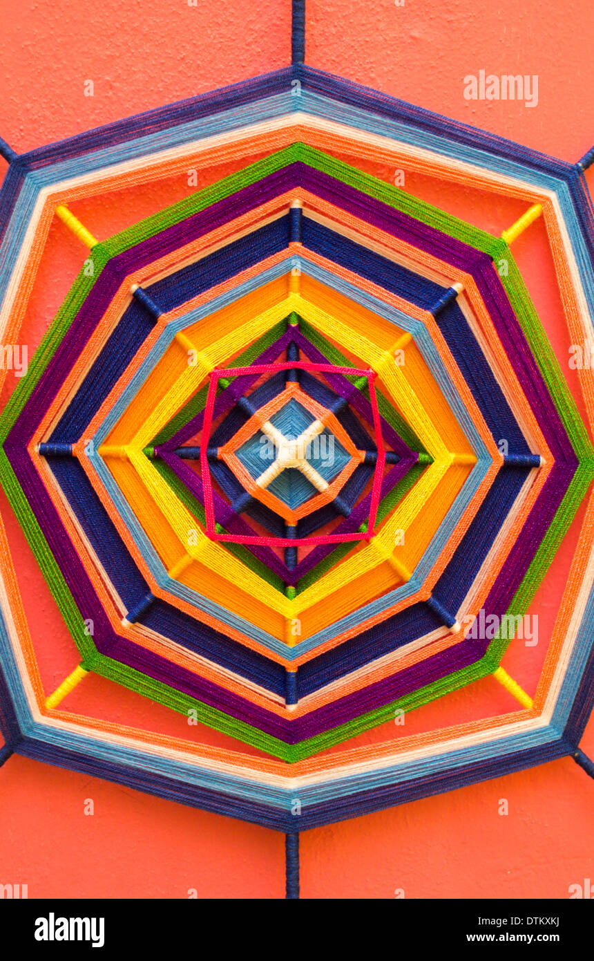 Ojo de dios huichol immagini e fotografie stock ad alta risoluzione - Alamy