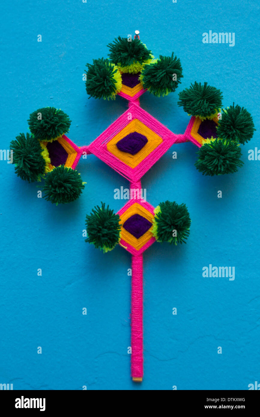 Ojo de dios huichol immagini e fotografie stock ad alta risoluzione - Alamy