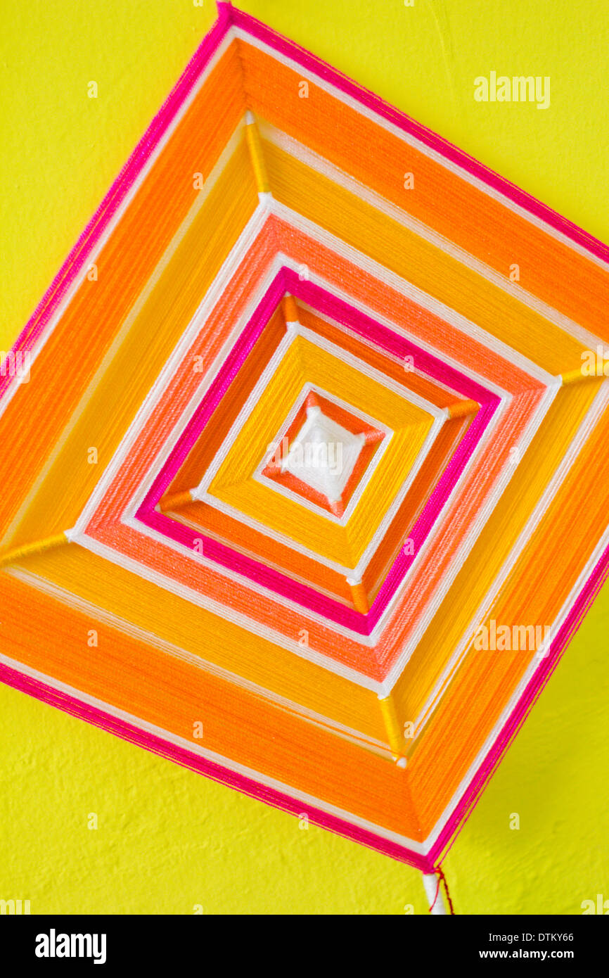 Ojo de dios huichol immagini e fotografie stock ad alta risoluzione - Alamy