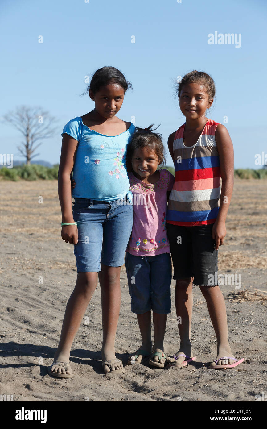 Le ragazze del villaggio, El Tanque, Northwest Nicaragua Foto stock - Alamy