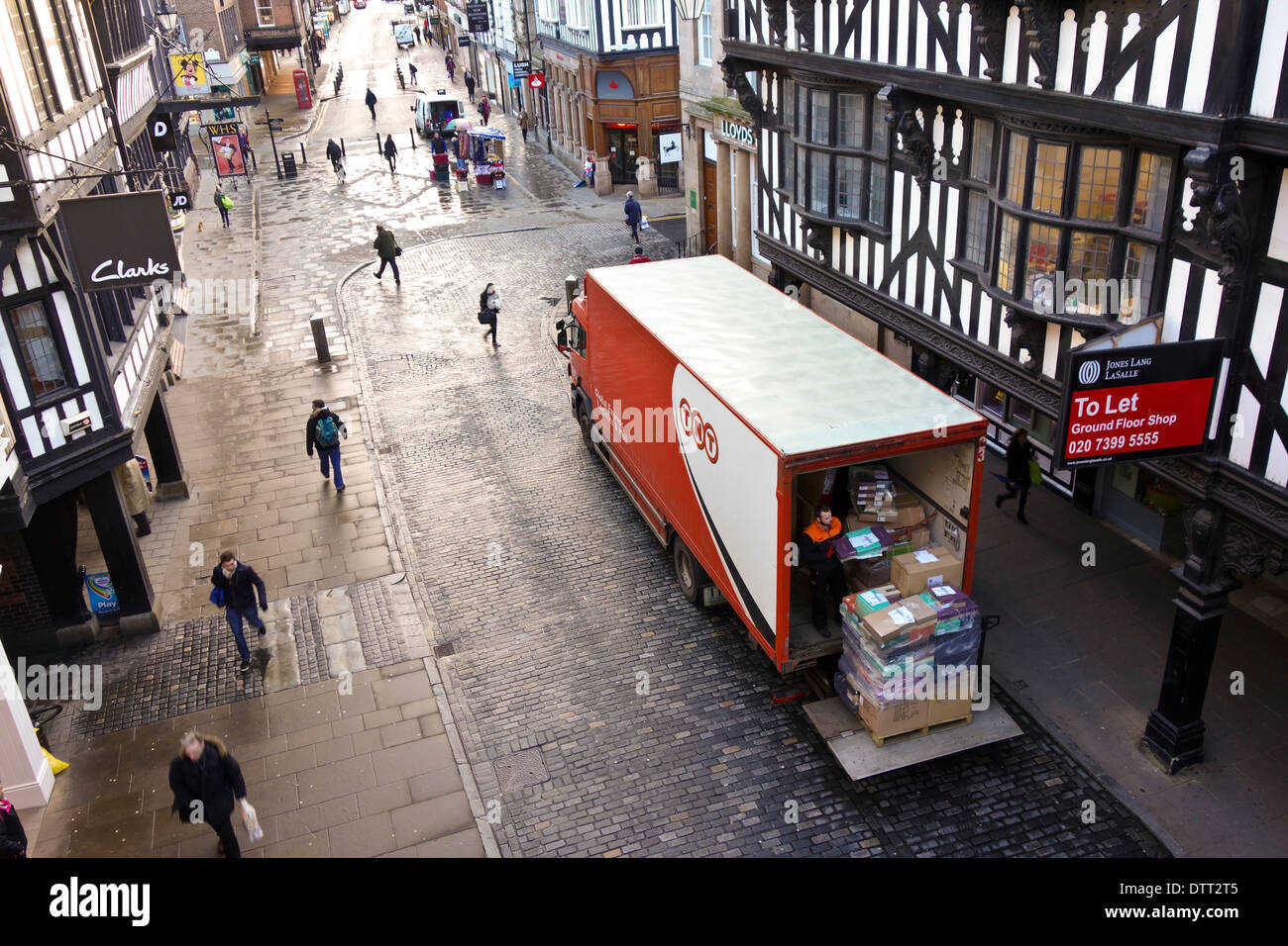 Consegna tnt immagini e fotografie stock ad alta risoluzione - Alamy