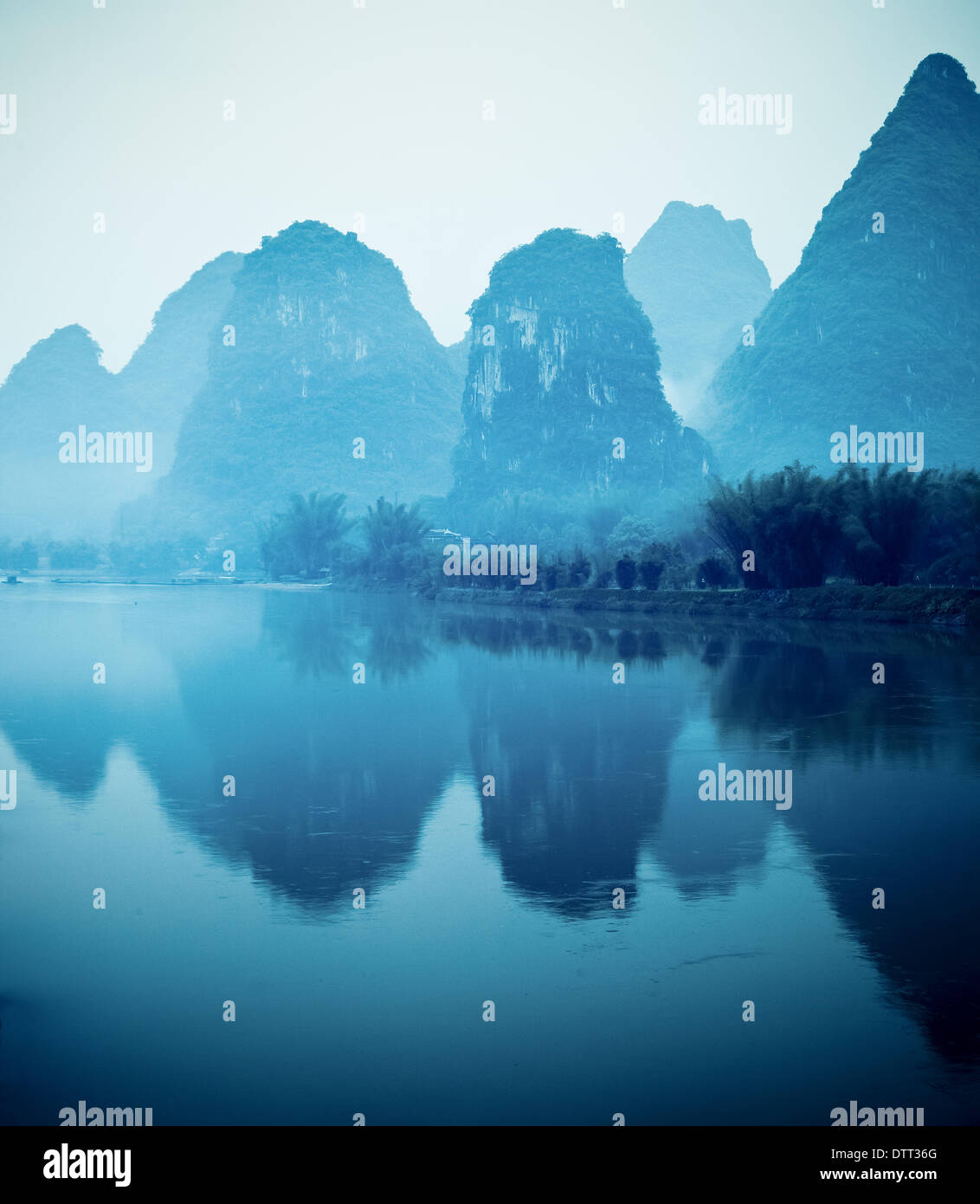 Colline cinesi immagini e fotografie stock ad alta risoluzione - Alamy