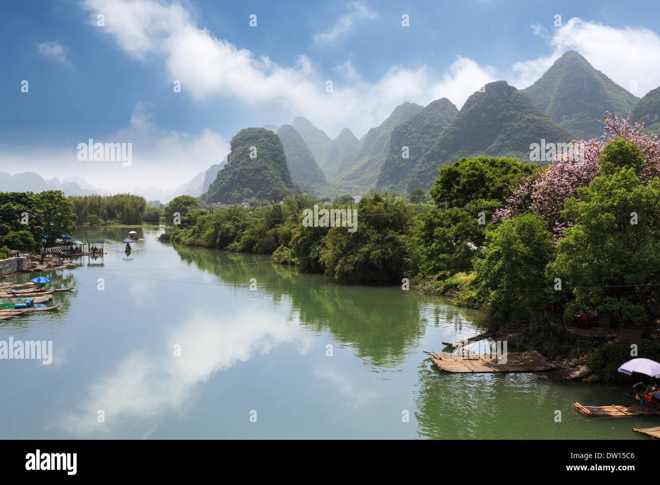Montagna yulong immagini e fotografie stock ad alta risoluzione - Alamy
