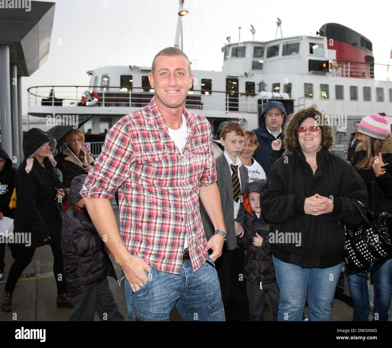 Il fattore X wild card contestant Christopher Maloney visite casa sua ...