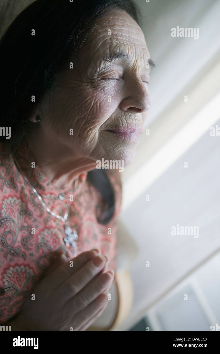Posizione orante immagini e fotografie stock ad alta risoluzione - Alamy