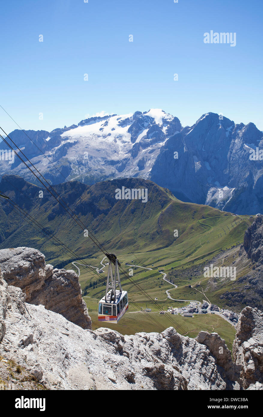 Funivia stazione a monte sass pordoi immagini e fotografie stock ad ...
