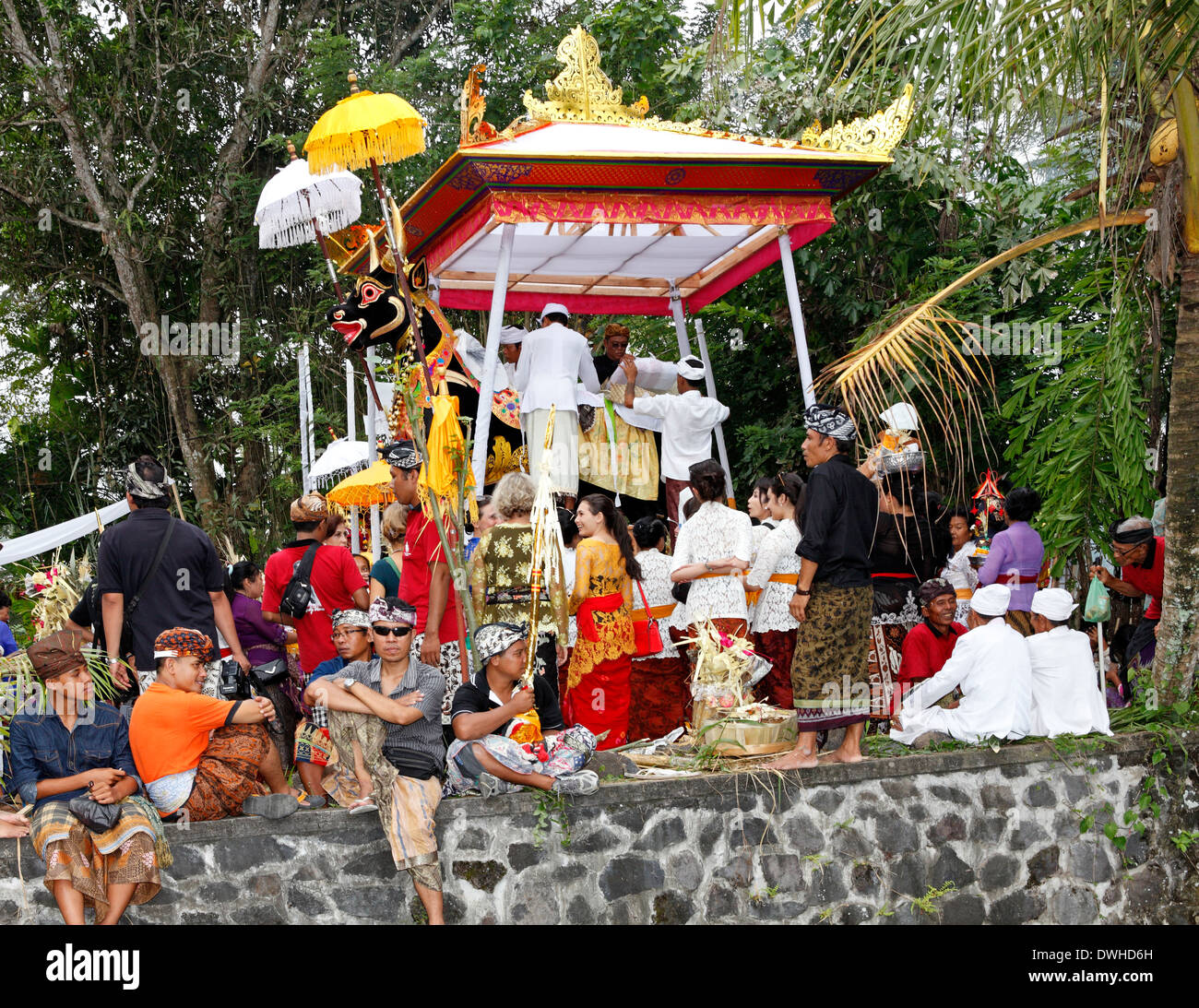 Tradizione funeraria indù immagini e fotografie stock ad alta ...