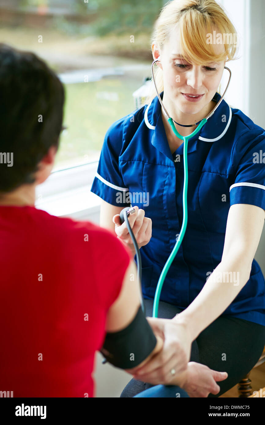 Pressione su nhs immagini e fotografie stock ad alta risoluzione - Alamy