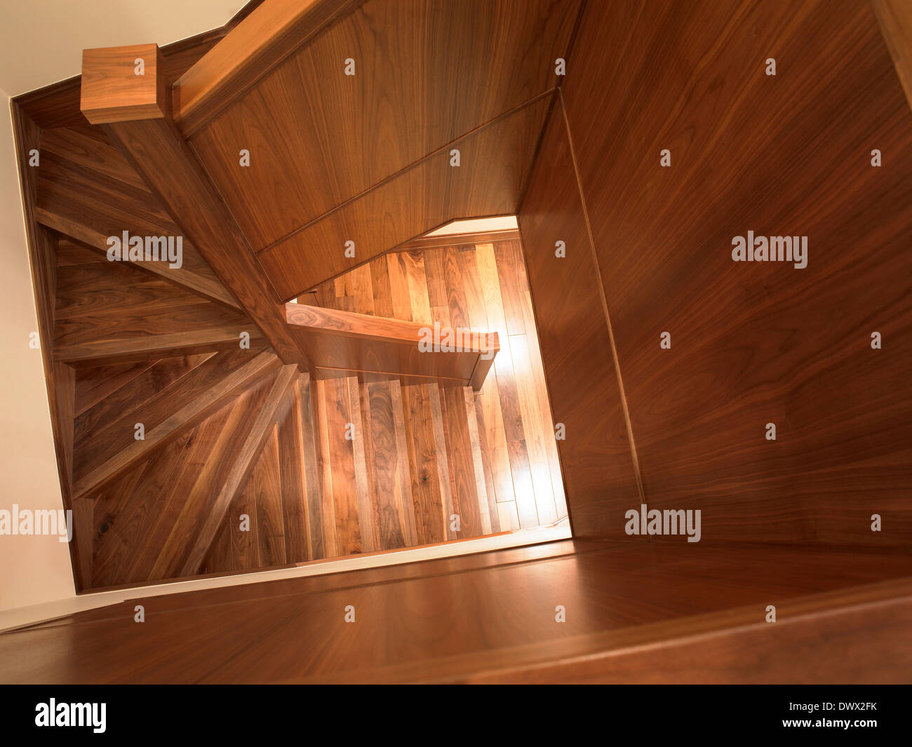 Scala di scale in legno immagini e fotografie stock ad alta risoluzione ...