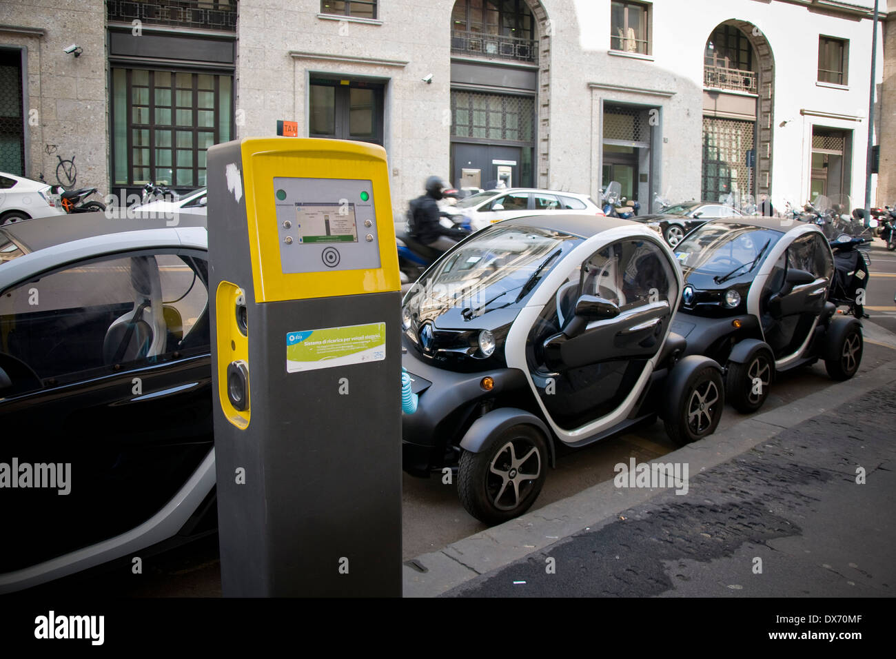 Car sharing milano immagini e fotografie stock ad alta risoluzione - Alamy