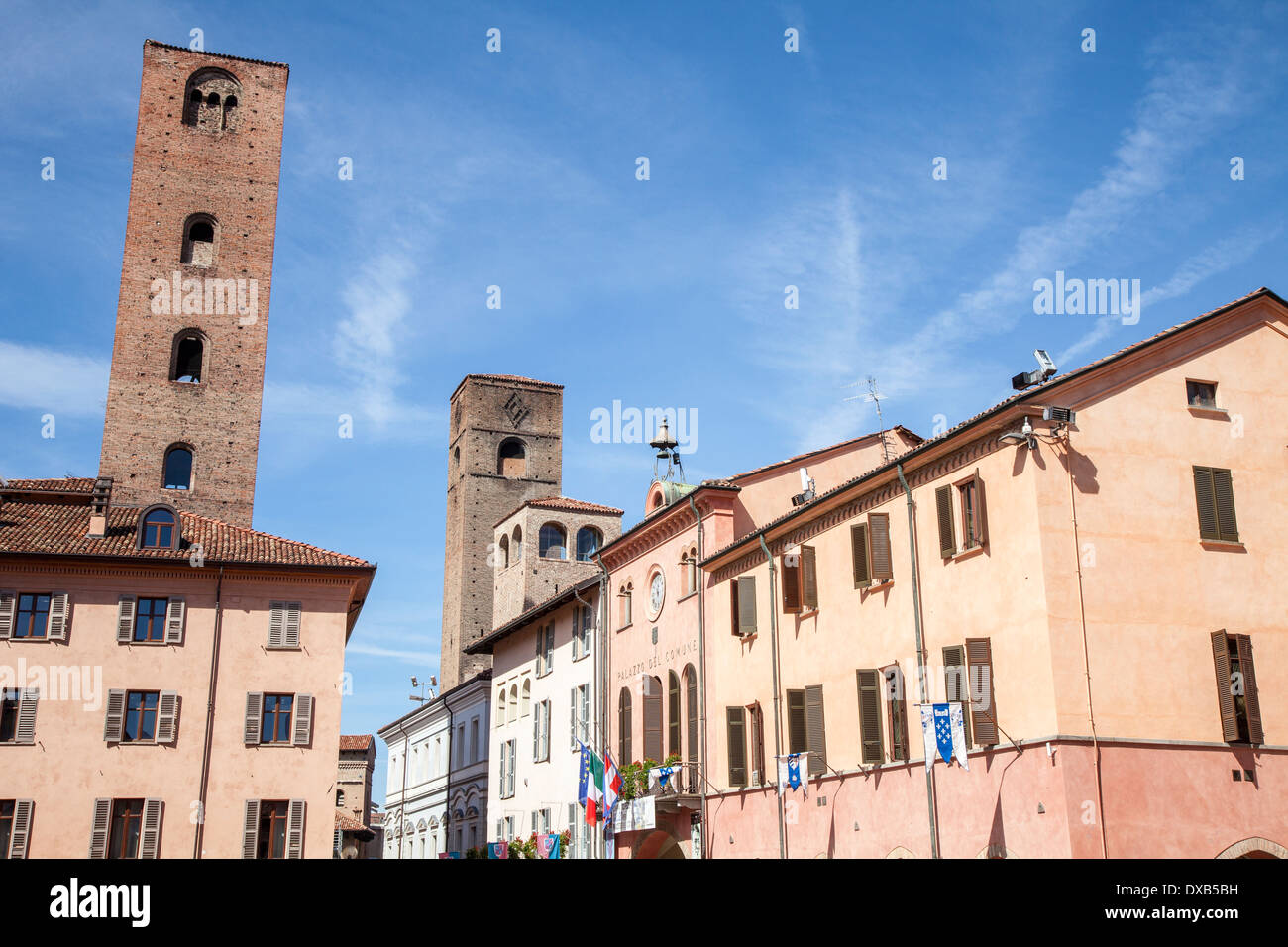Torri medievali italia immagini e fotografie stock ad alta risoluzione ...