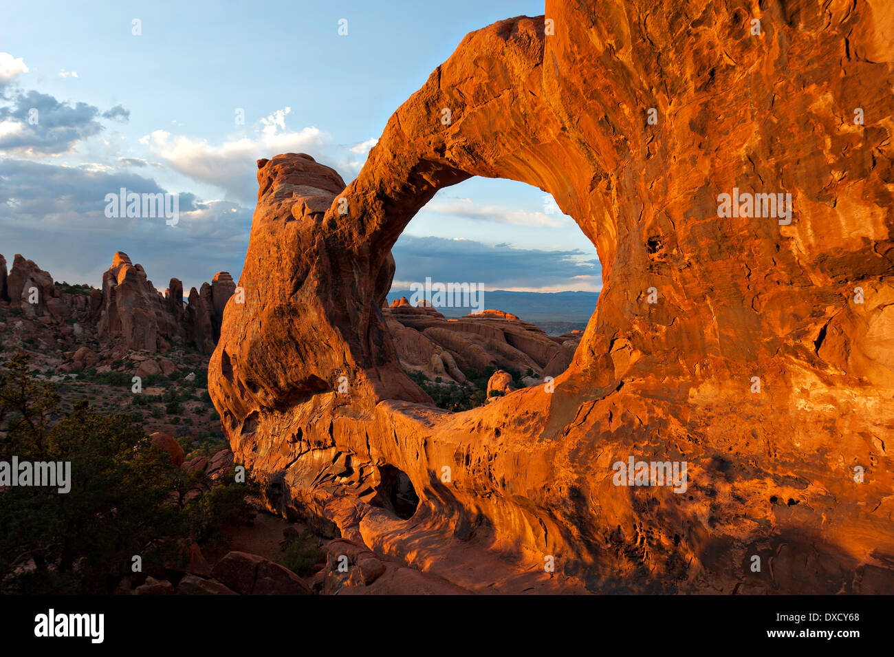Arco indipendente in arenaria remota immagini e fotografie stock ad ...