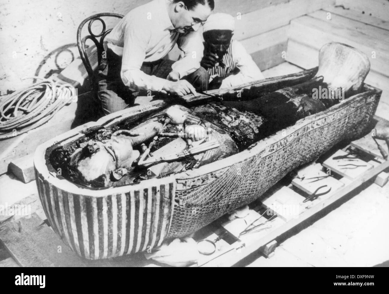 Tutankhamun mummy and howard carter immagini e fotografie stock ad alta ...