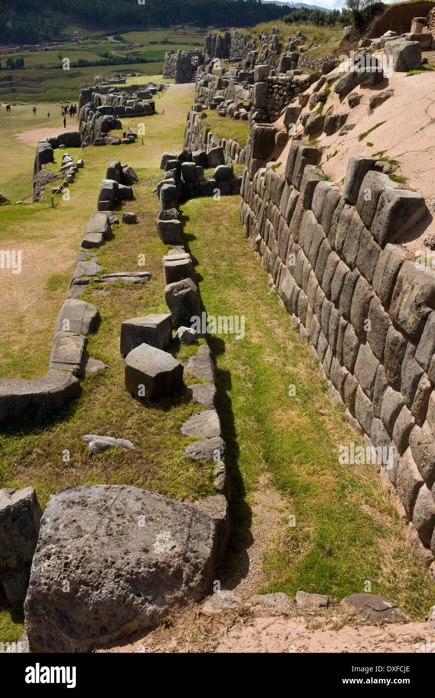 Rovine di incas sacsayhuaman immagini e fotografie stock ad alta ...