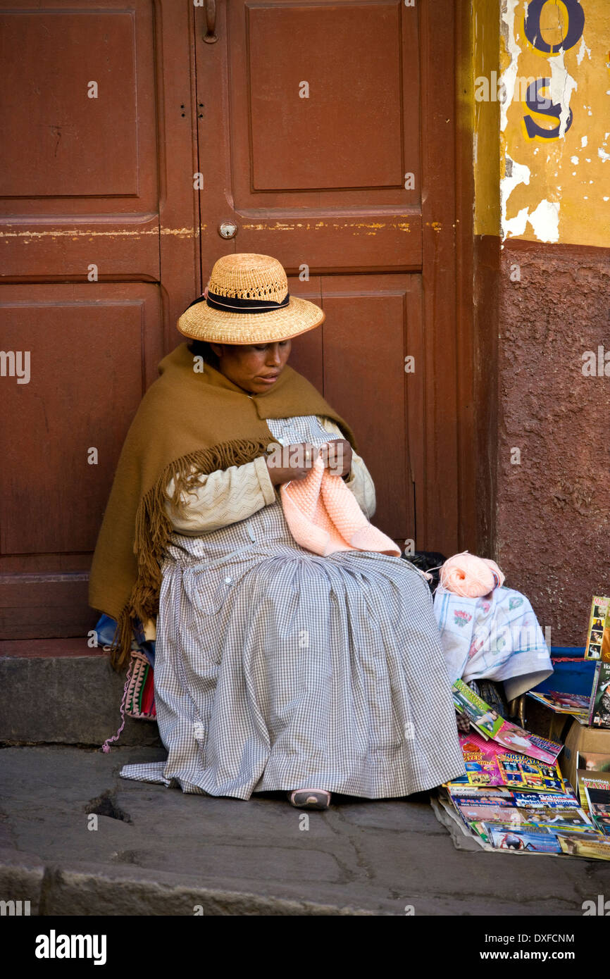 Donne per strada immagini e fotografie stock ad alta risoluzione - Alamy