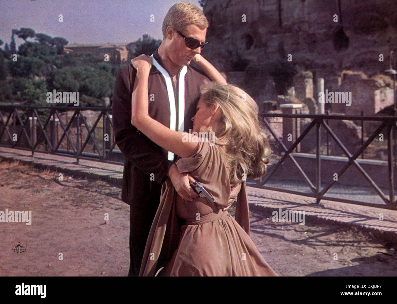 La decima vittima ursula andress immagini e fotografie stock ad alta ...