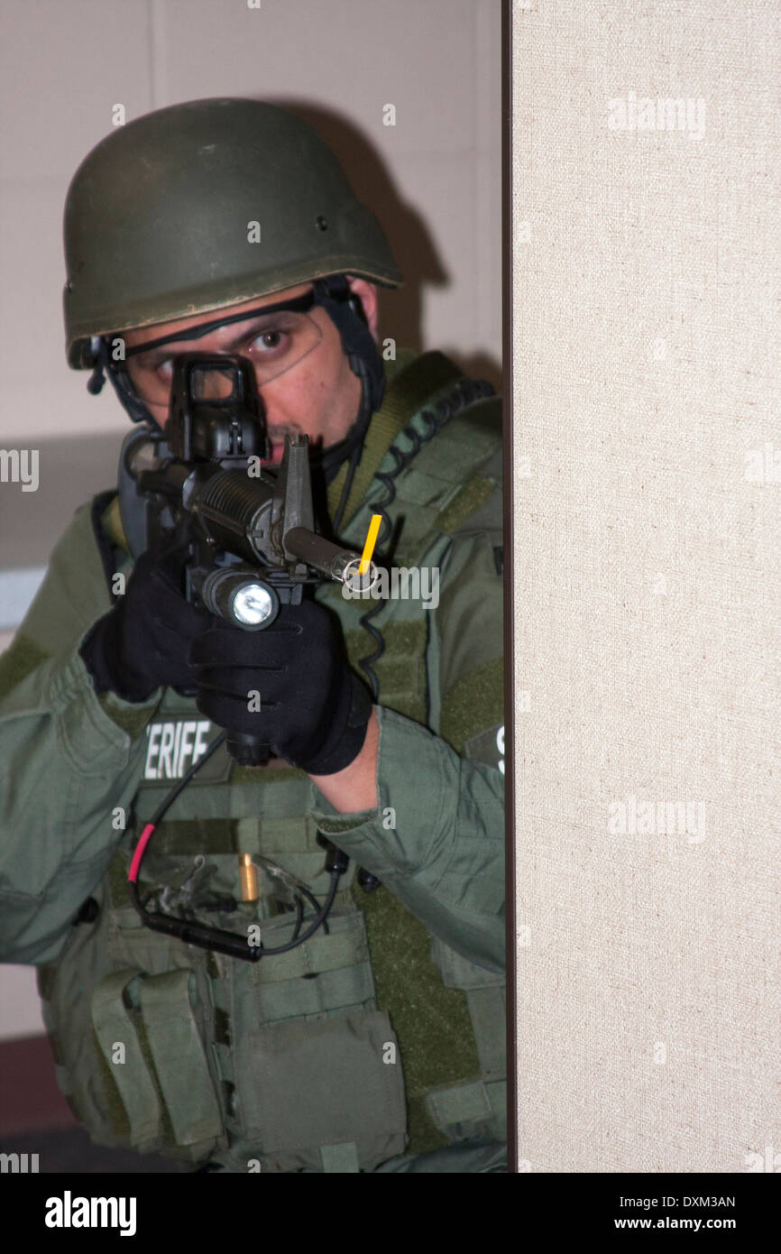 Swat team usa immagini e fotografie stock ad alta risoluzione - Alamy