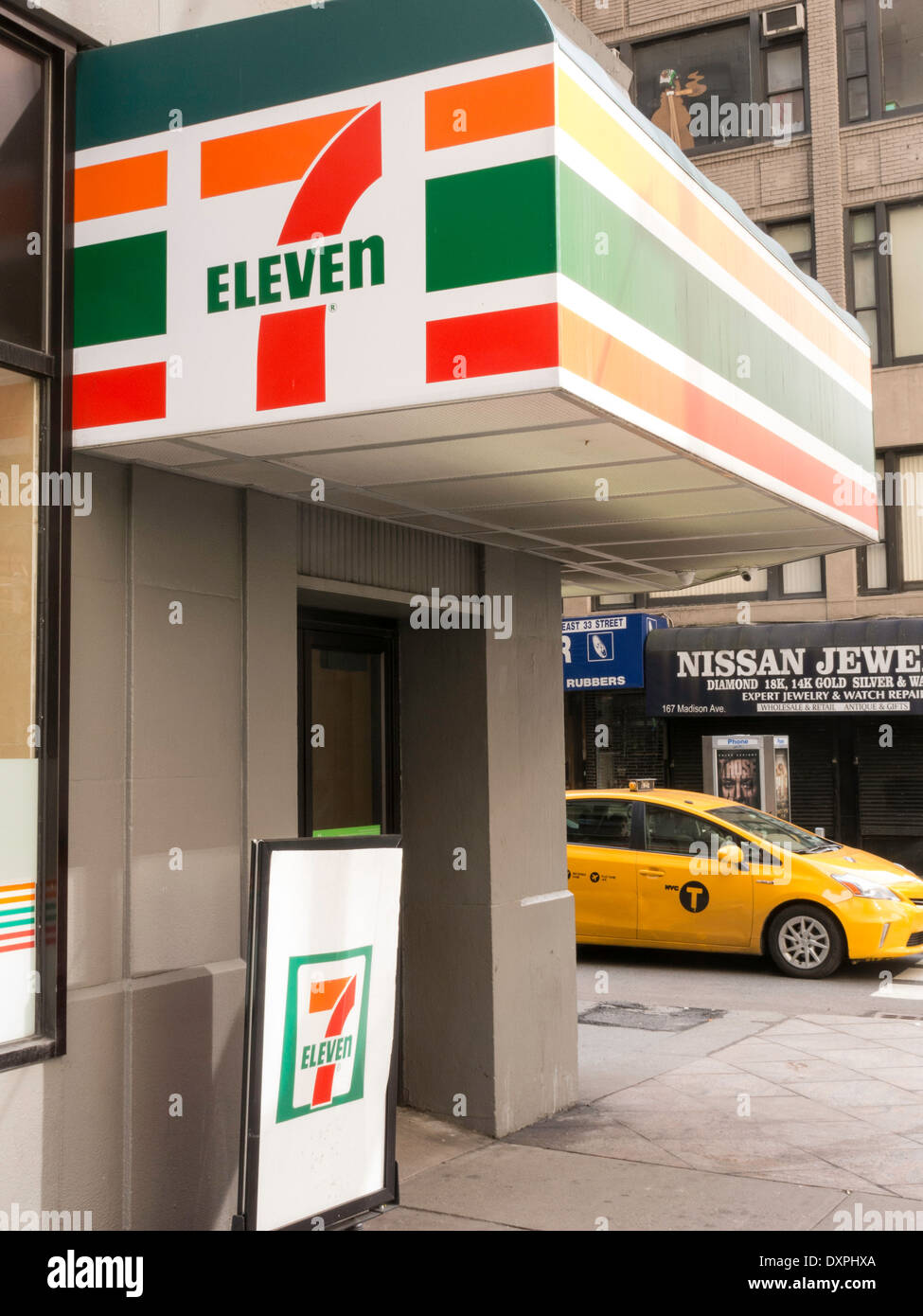 Minimarket 7 eleven immagini e fotografie stock ad alta risoluzione - Alamy