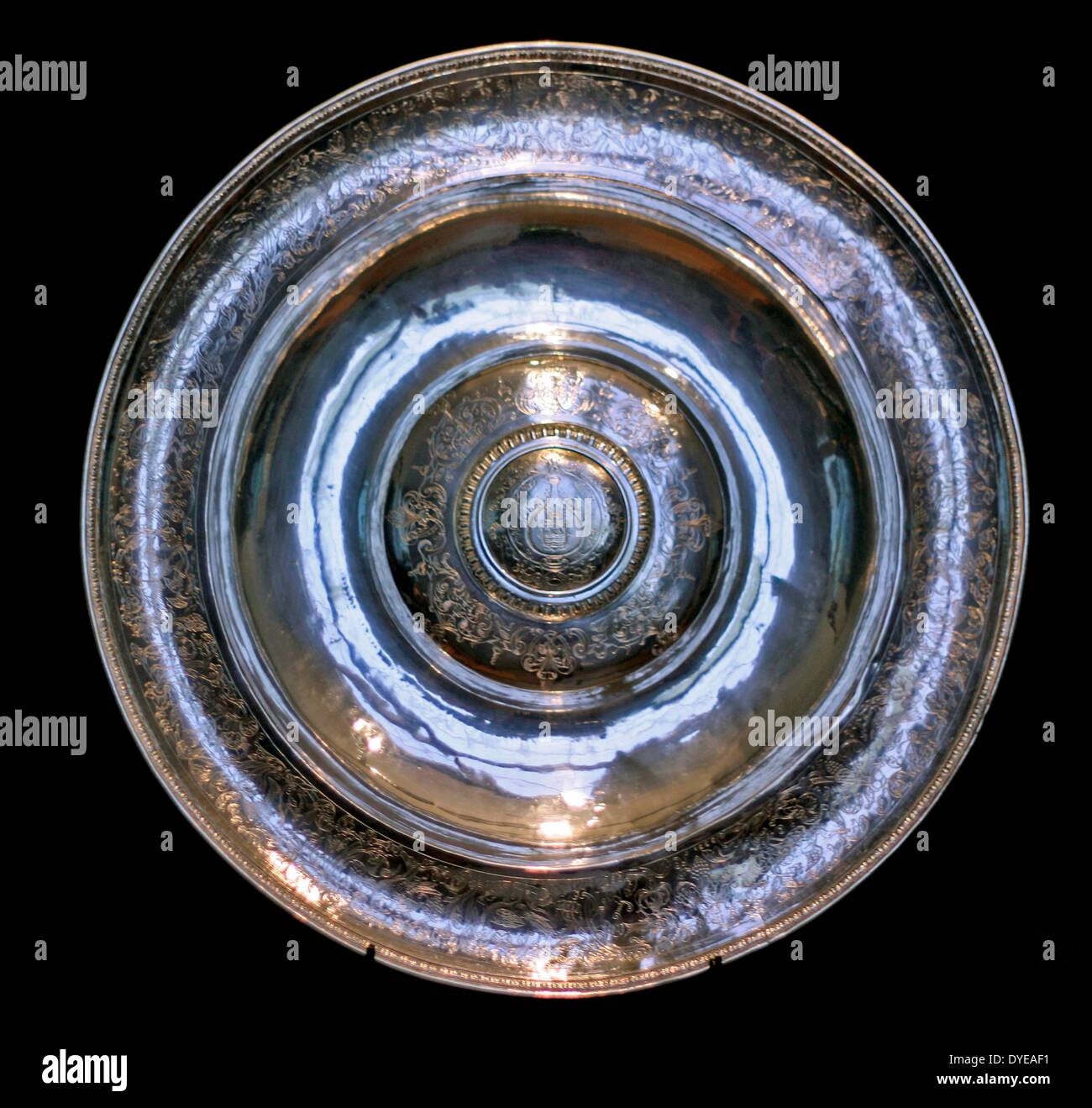 Acqua versata da una ciotola immagini e fotografie stock ad alta ...