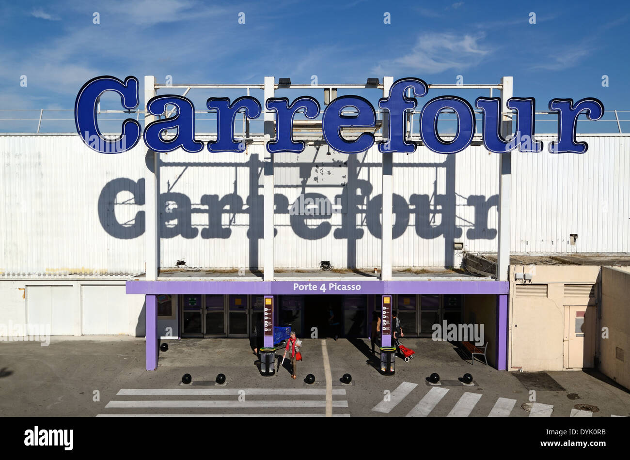 Mercato del carrefour francia immagini e fotografie stock ad alta ...