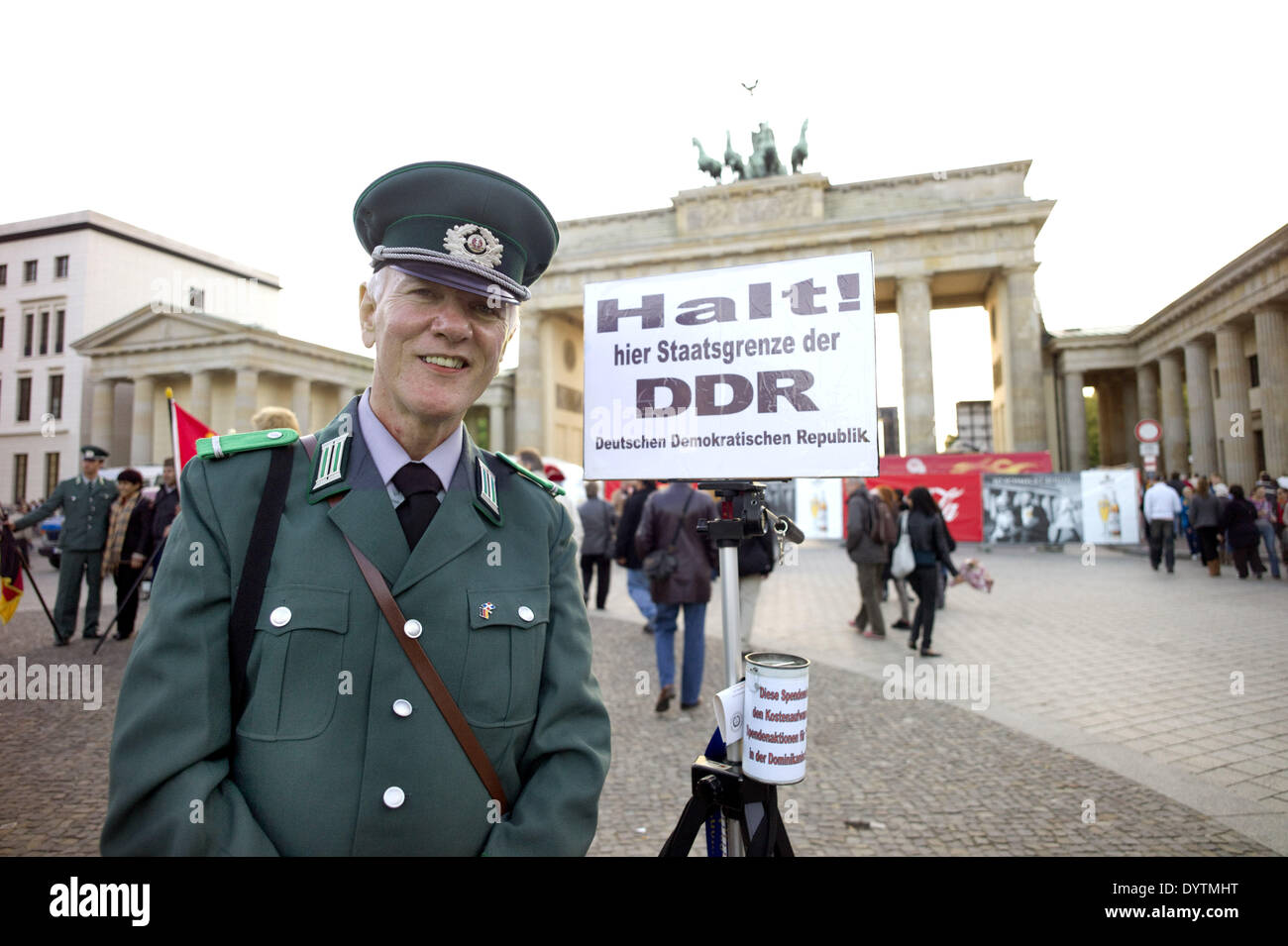 Volkspolizei berlin immagini e fotografie stock ad alta risoluzione - Alamy