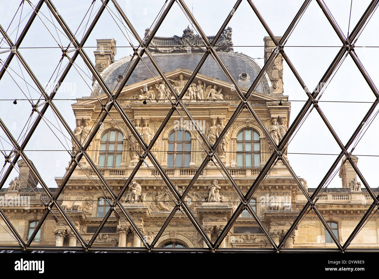 Louvre interno immagini e fotografie stock ad alta risoluzione - Alamy