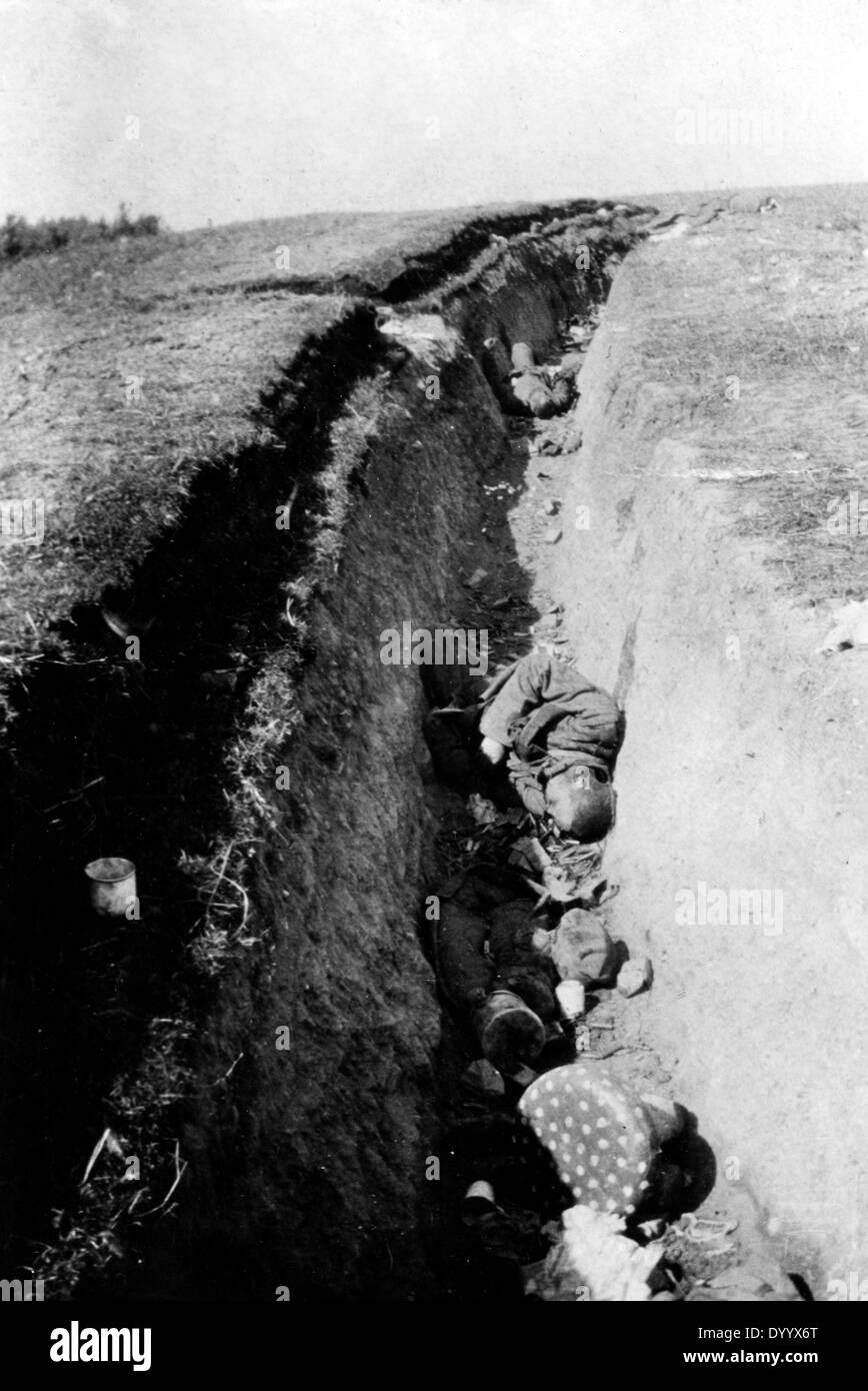 Soldati russi in trincea Foto e Immagini Stock in Bianco e Nero - Alamy