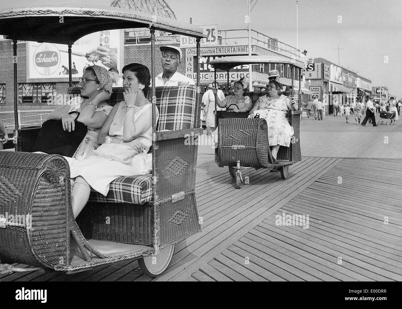 Camminato lungo la spiaggia immagini e fotografie stock ad alta ...
