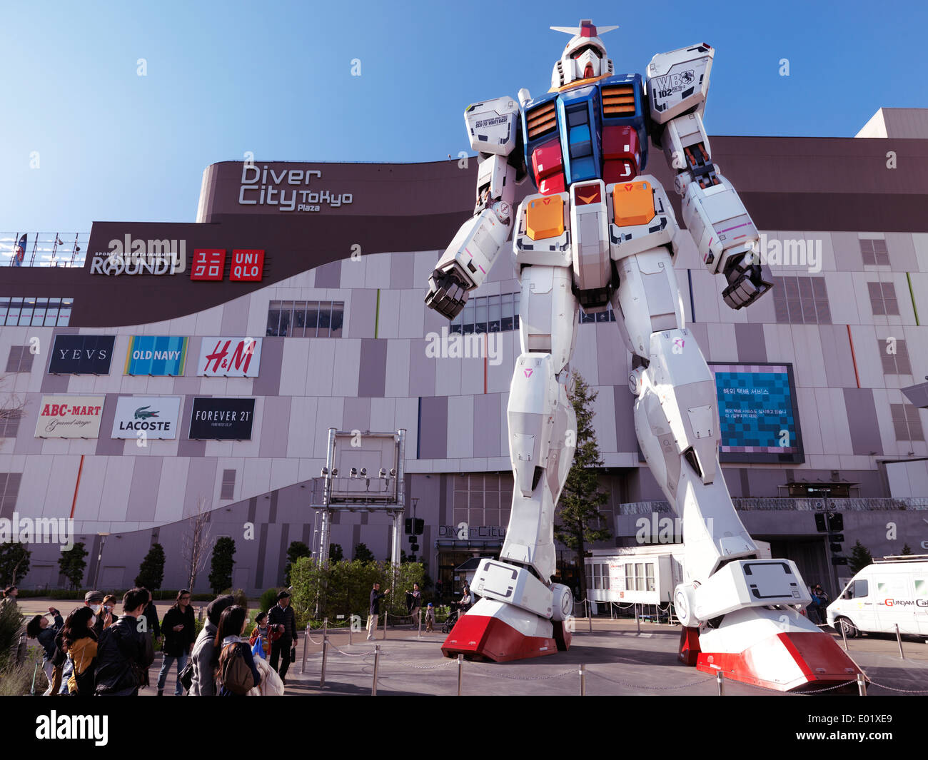 Gundam statue in odaiba tokyo immagini e fotografie stock ad alta ...