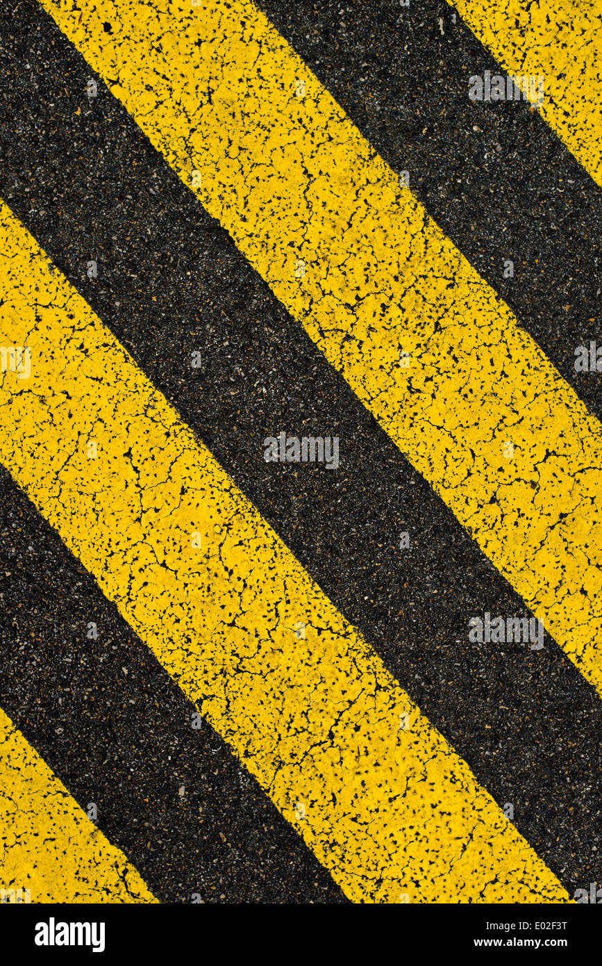 Strisce Gialle Della Strada Principale Immagini e Fotos Stock - Alamy