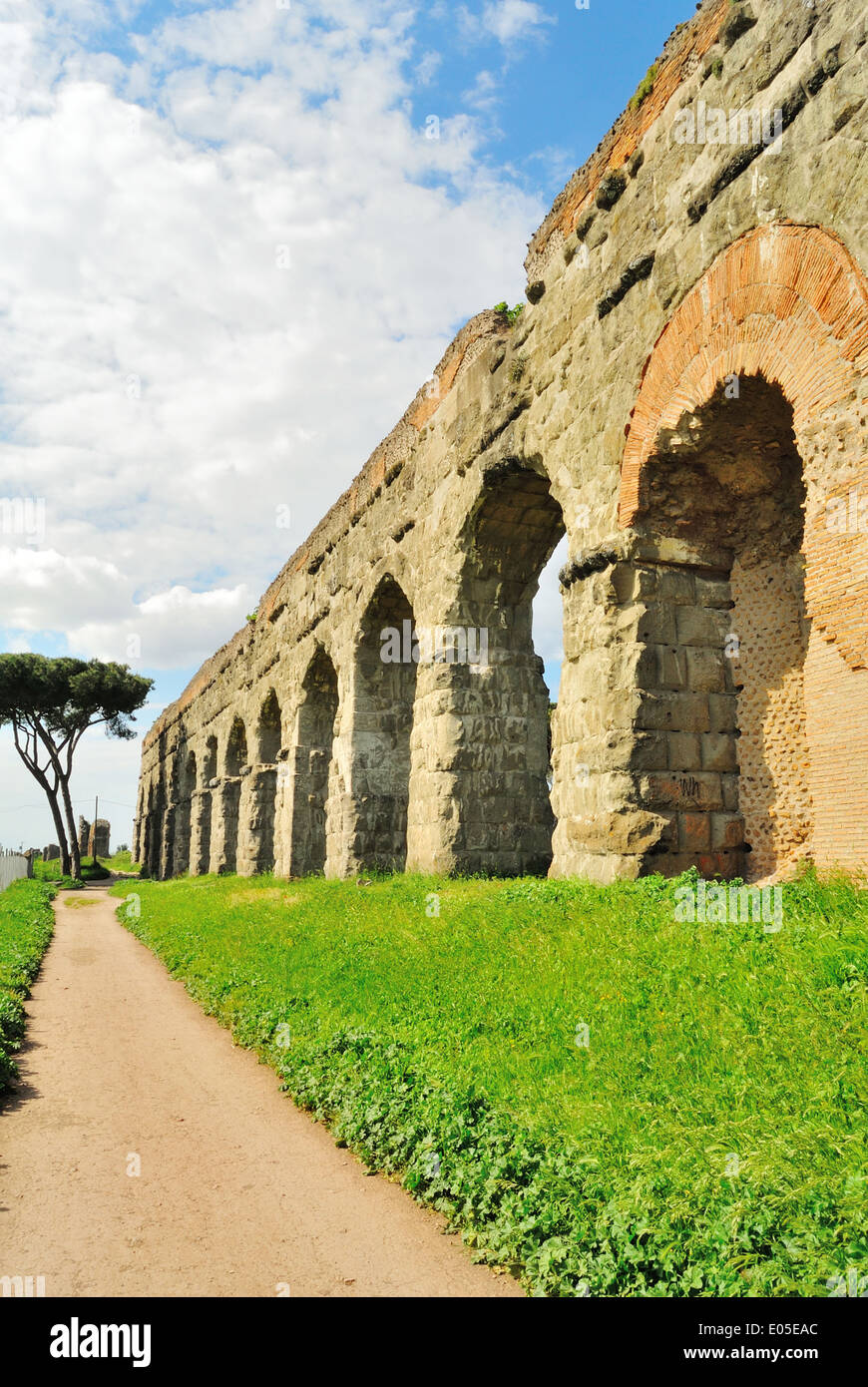 Acquedotti roma immagini e fotografie stock ad alta risoluzione - Alamy