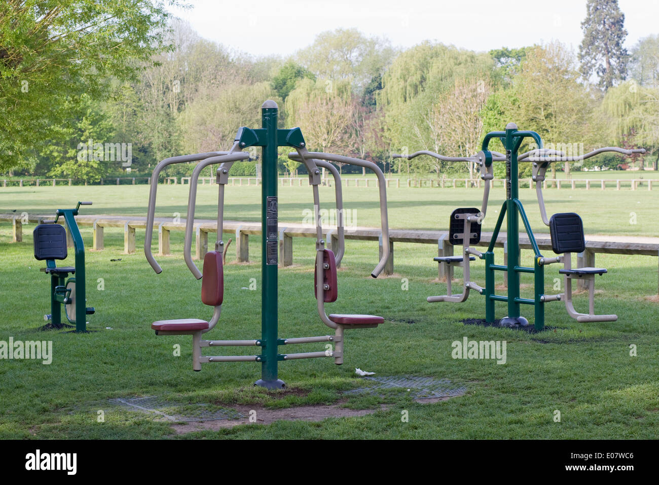 Palestra all'aperto in legno immagini e fotografie stock ad alta ...