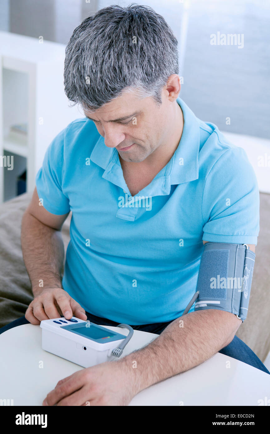 Autocontrollo della pressione immagini e fotografie stock ad alta ...