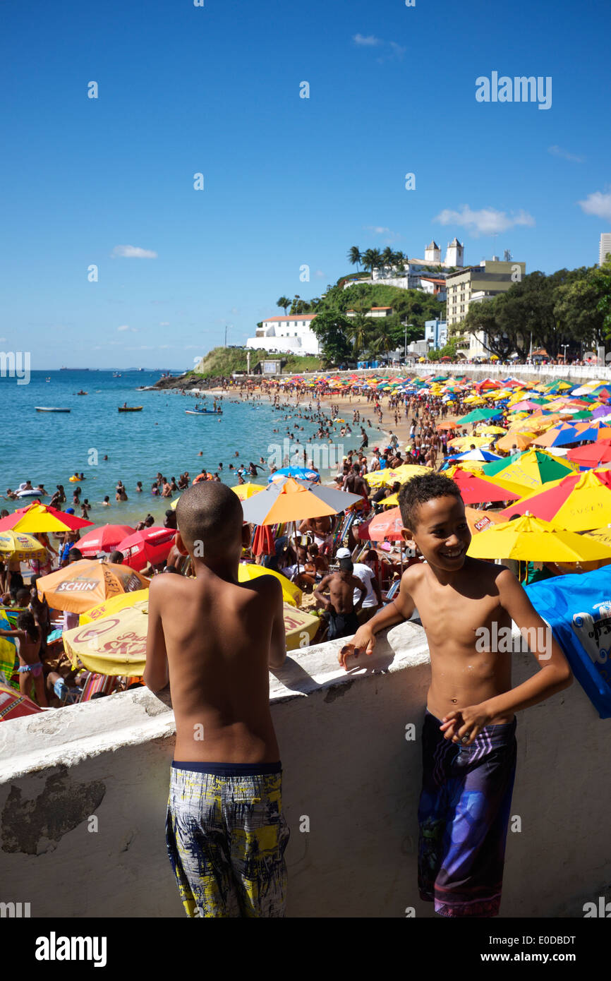 Ragazzi brasiliani immagini e fotografie stock ad alta risoluzione - Alamy